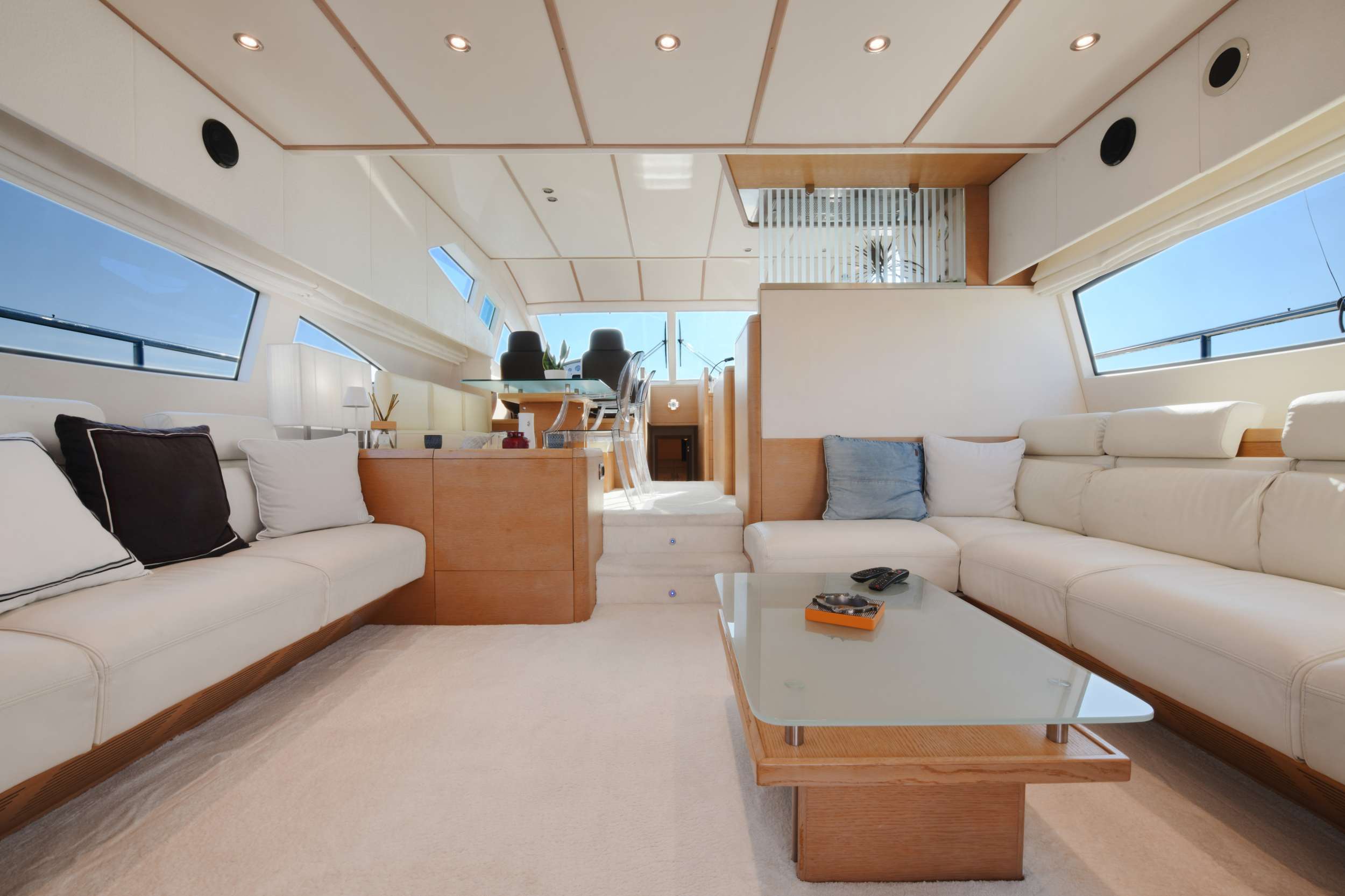 BLUEWAVE YACHT CHARTER MOTOR BOAT