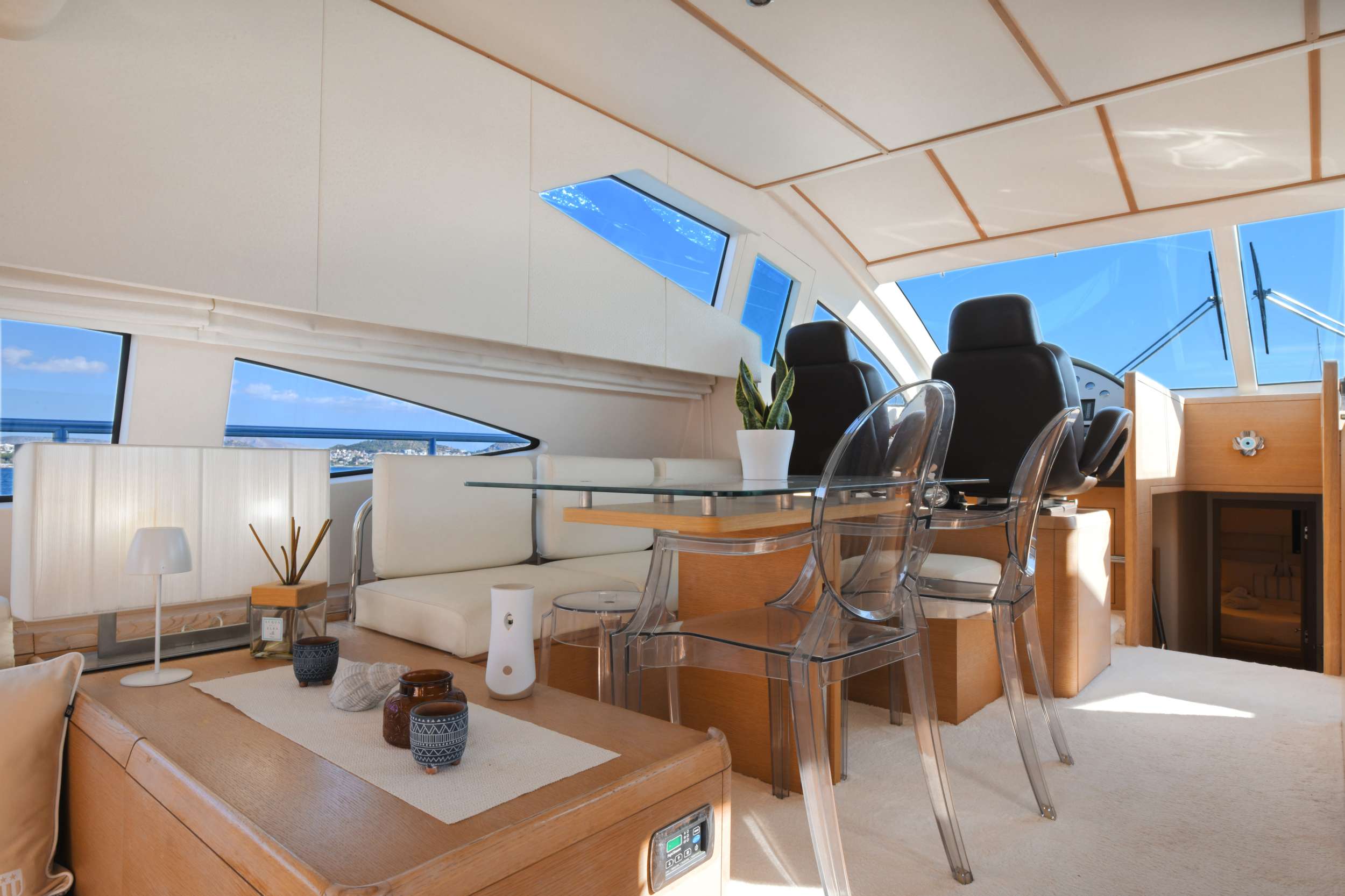 BLUEWAVE YACHT CHARTER MOTOR BOAT