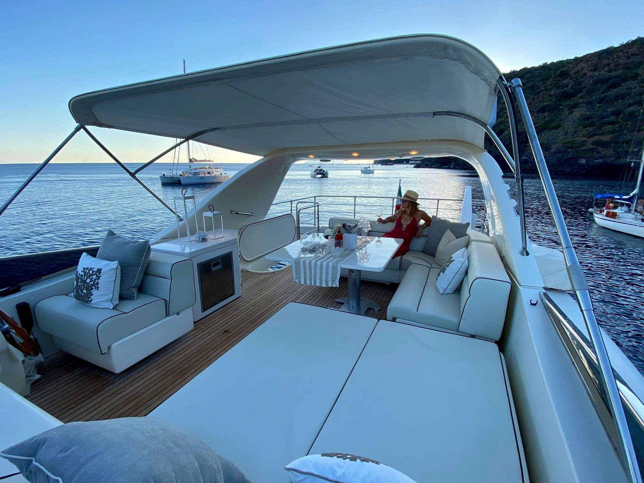 BIANCA II YACHT CHARTER MOTOR BOAT