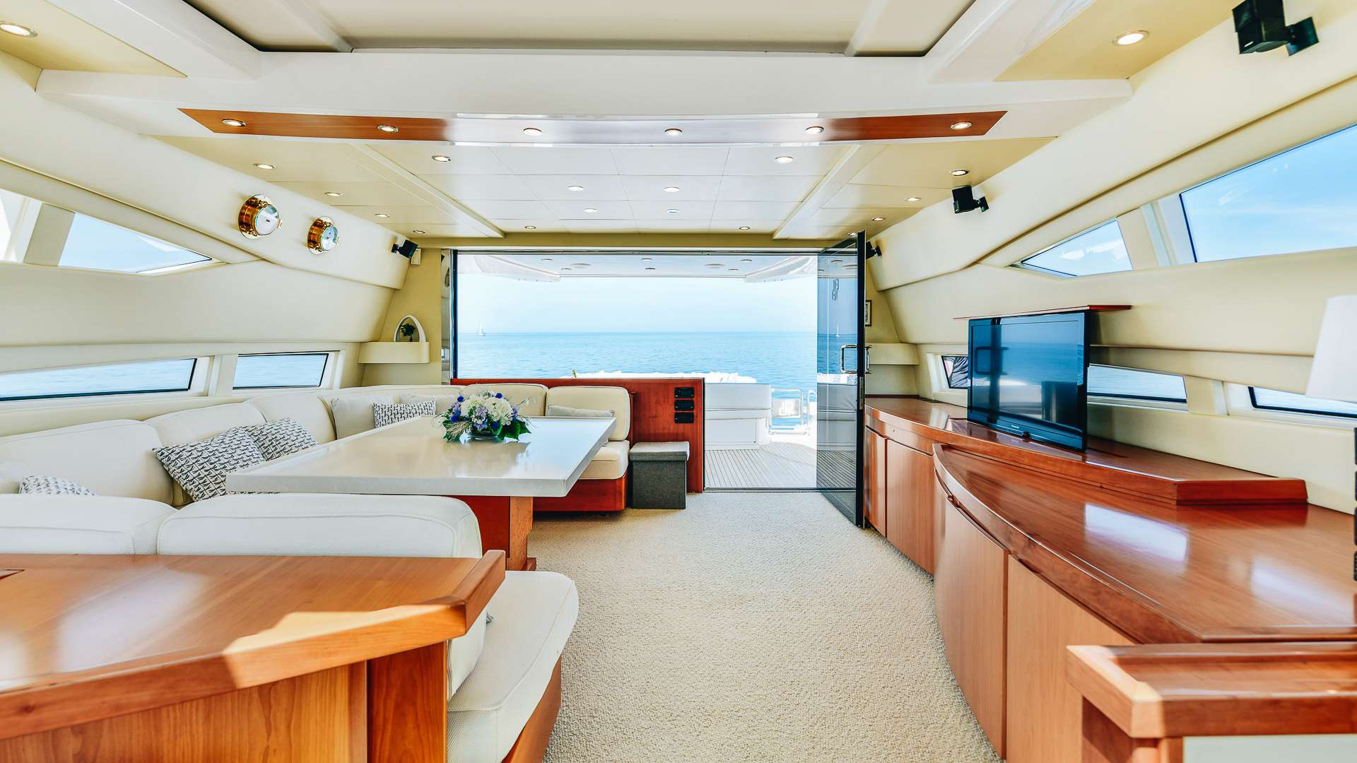 SEA LADY YACHT CHARTER MOTOR BOAT | Ritzy Yachts